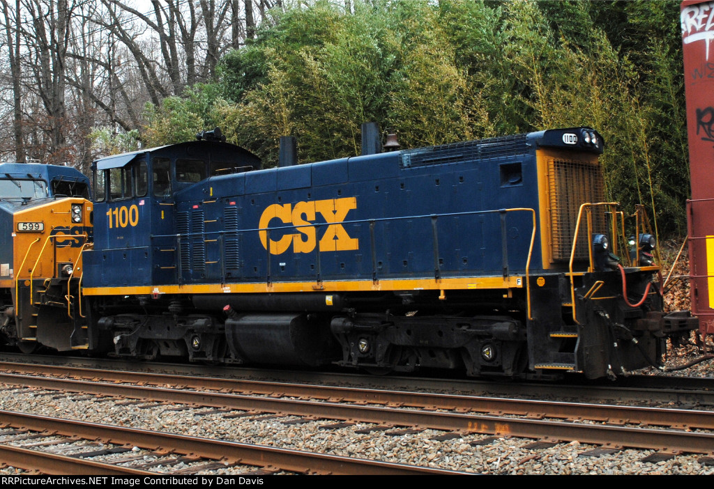 Another shot of CSX SW1500 1100 on Q418-17